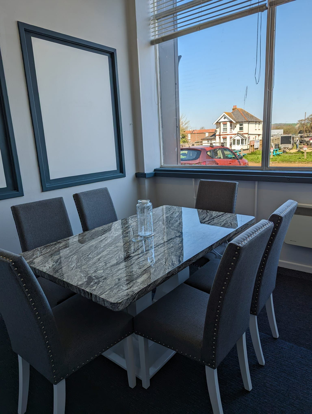 Meeting Room (per hour)