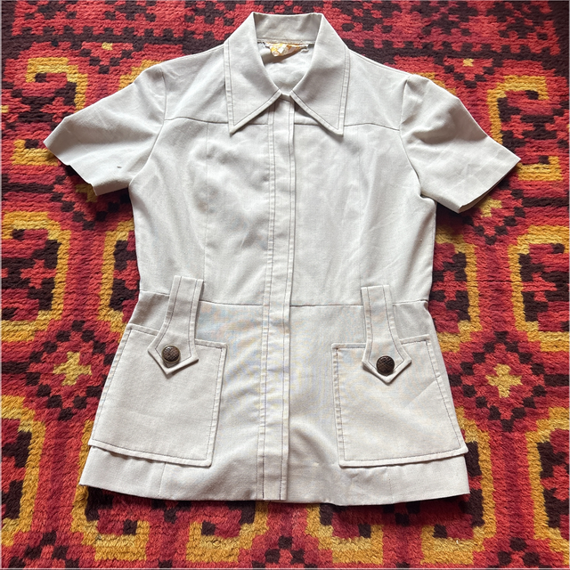 1970’s Beige Safari Jacket with Dagger Collar | Auburngroovevintage.com