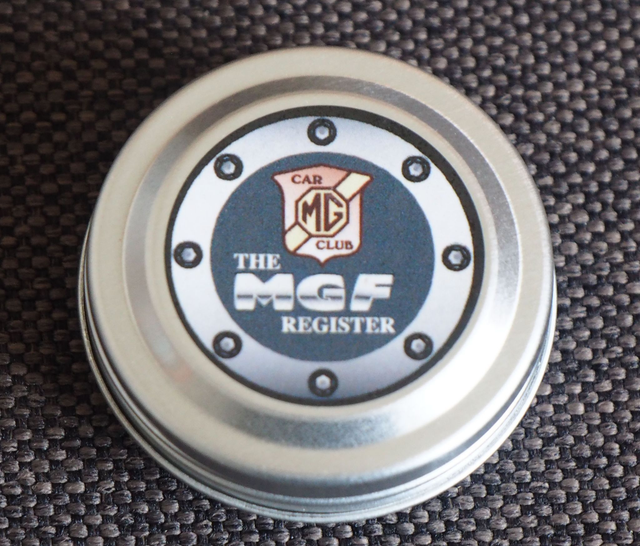 Small metal tin
